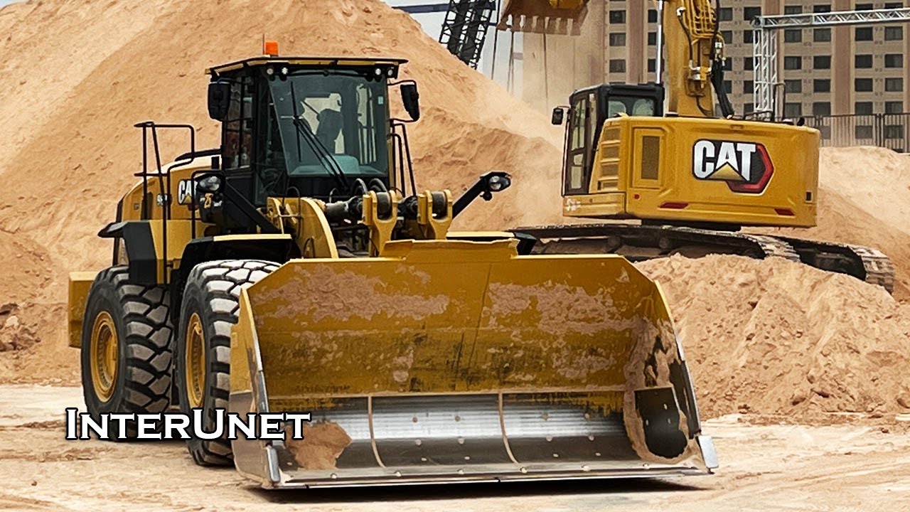 Operating CAT 982XE 2023 Wheel Loader - YouTube