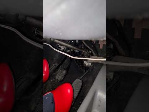 Driving Fiat Panda with hard gas pedal pumping