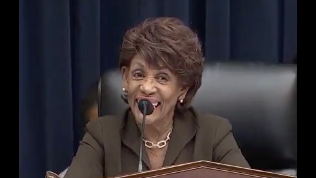 Crowd erupts in laughter as Fed chair takes swipe at Trump - YouTube