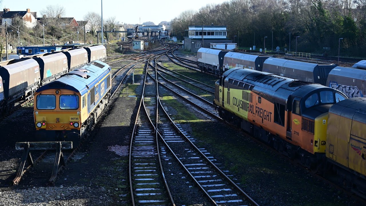 Tonbridge station and Tonbridge West Yard on 5 Jan 2022. - YouTube