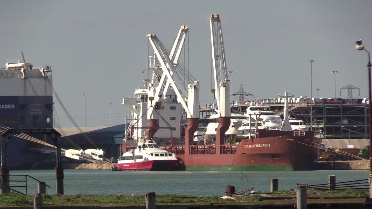 Ex Red Jet 3 being loaded aboard the cargo ship 'EGELANTIERSGRACHT ...