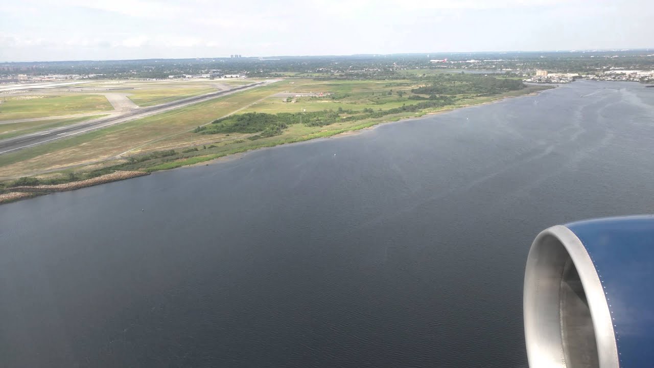 Parallel landing at JFK (4K) - YouTube