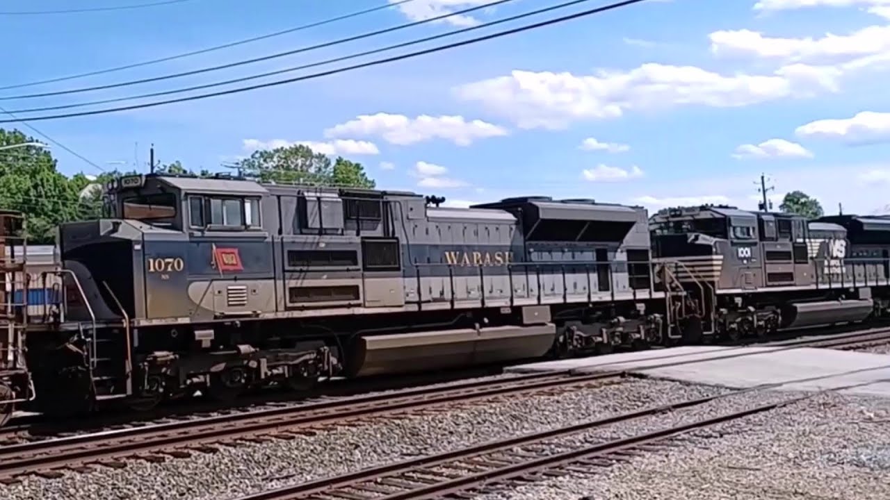 Heritage Legacy "Wabash" #1070 trailing #1221 - #153 / Fast Duo Norfolk ...
