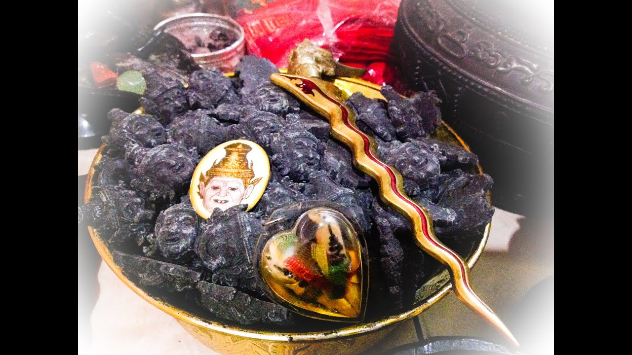 Asrom Por Taw Guwen Amulets - YouTube