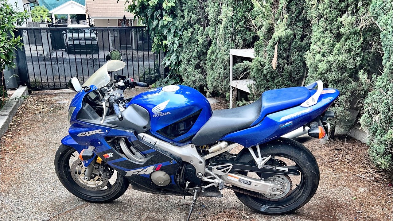 Honda 2006 CBR 600 F4I Oil Change - YouTube