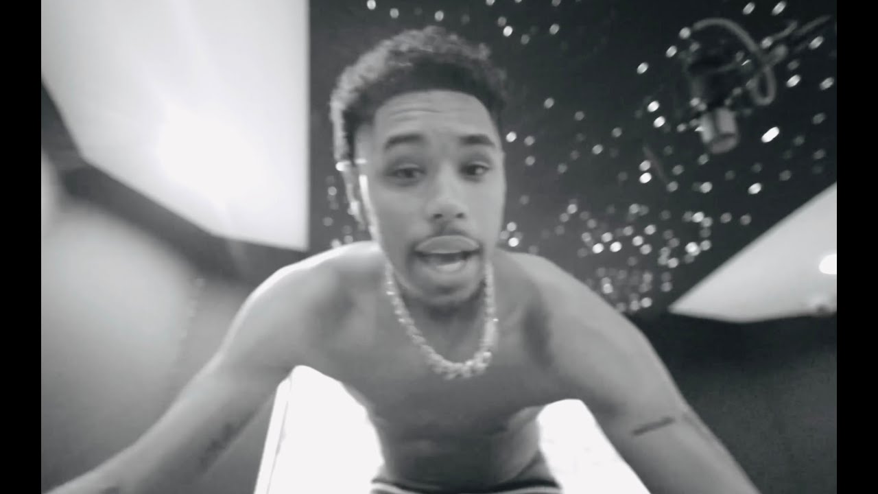 LiL SAINT - Independent Freestyle (Official Music Video) - YouTube