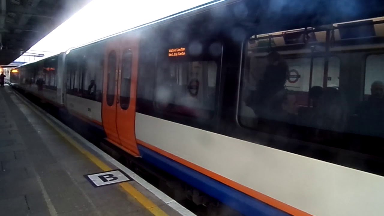 Trains at Kenton station 1/2/20 - YouTube