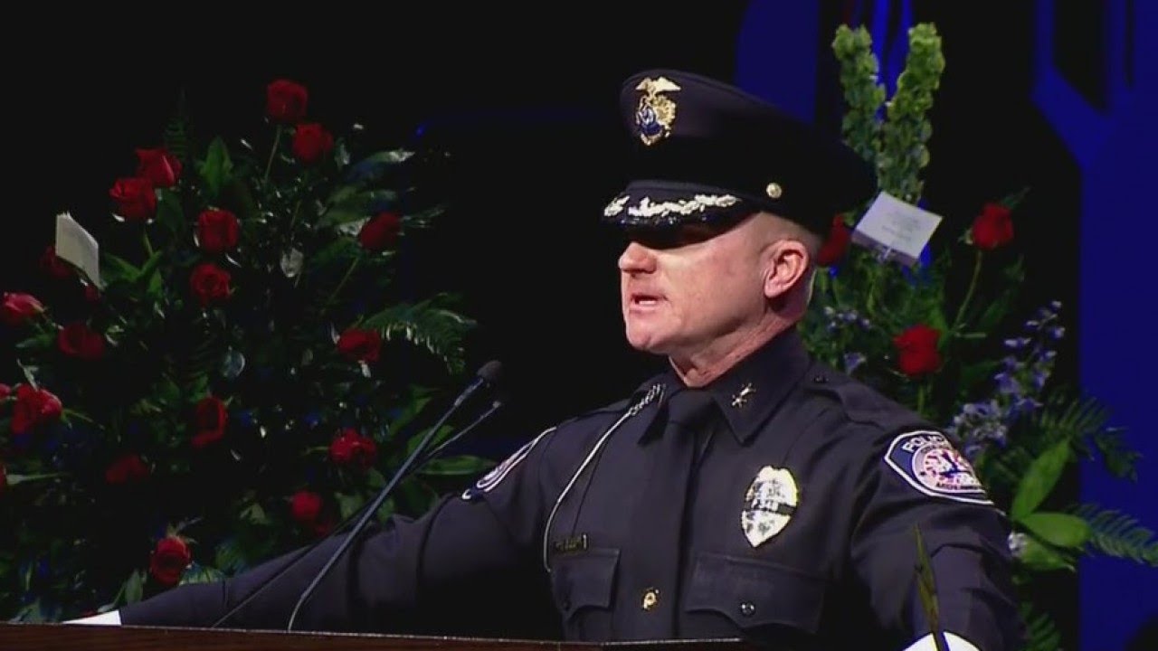 Police Chief Seth Herman gives emotional speech - YouTube