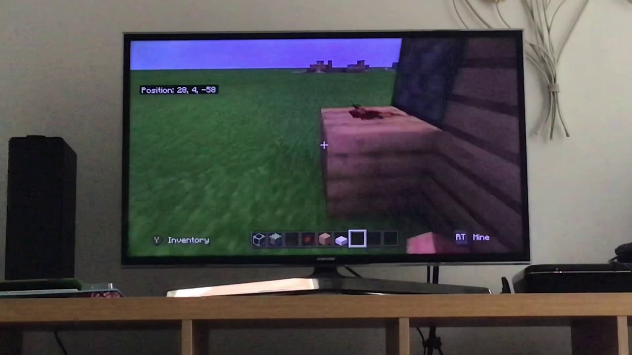 How to make an automatic door with redstone in Minecraft - YouTube