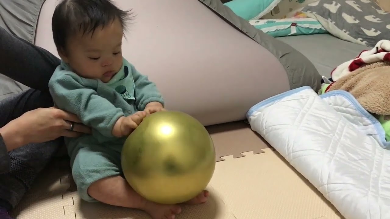 Baby Ryuga playing balloon || Ryugachan bermain balon - YouTube