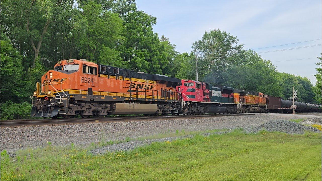 60MPH CSX Empty Ethanol B120 – BNSF H3 ES44C4 #6924, FXE SD70ACe #4021 ...