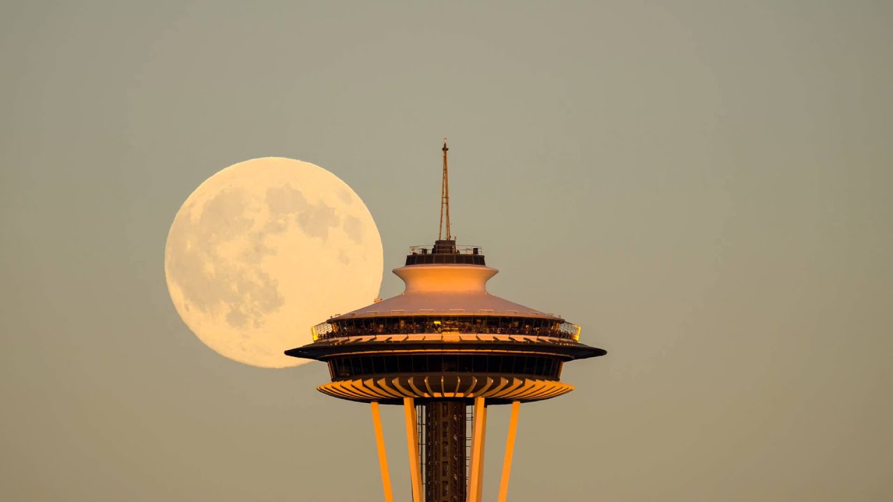 Huge Blue Moon rising over the Space Needle 4k UHD - YouTube