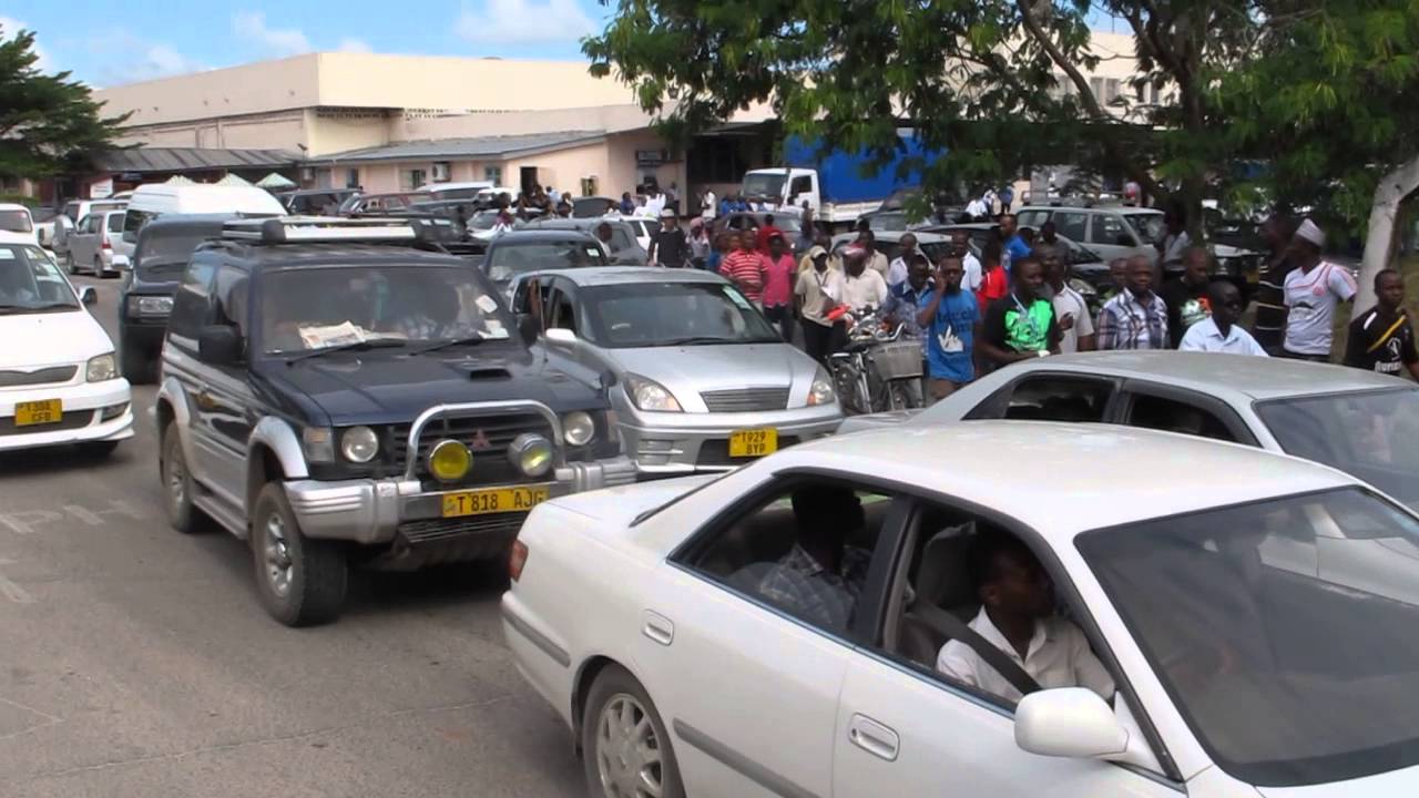 millardayo.com Mwili wa Marehemu Ngwea ulivyopokelewa - YouTube