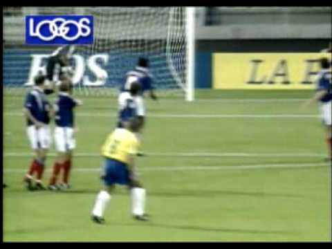 Gol con chanfle -Roberto Carlos- Francia vs Brasil - YouTube