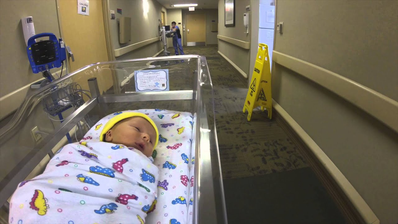 Timelapse - baby Louis walks around Hospital - YouTube