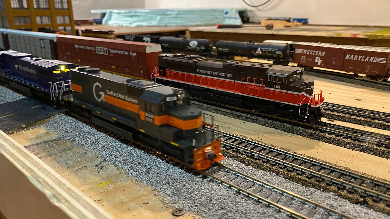 Ho scale freight train with Guilford/PAR and C&O locomotives - YouTube