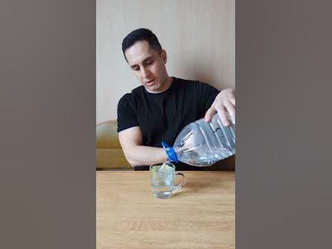 Как налить воду в стакан - YouTube