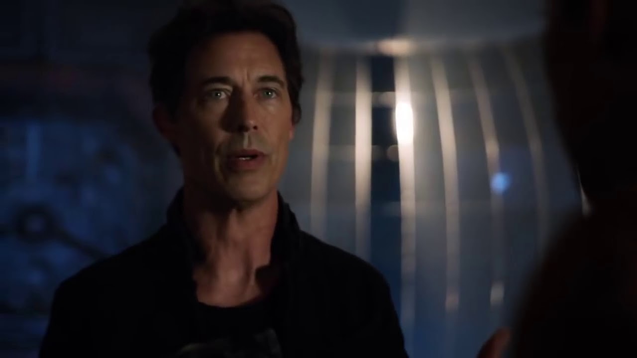 The Flash 4x3 Dr Harrison Wells explica que es un cubo de rompimiento ...