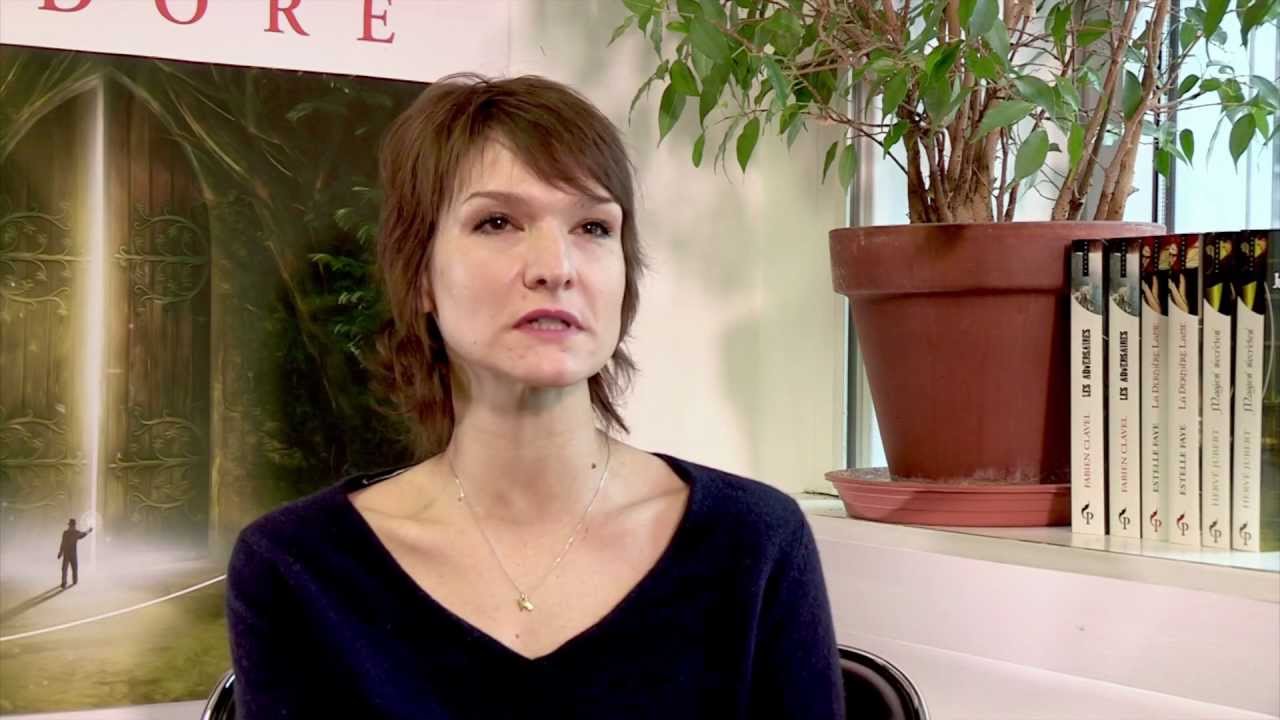 Marie Pavlenko présente son roman La Fille-sortilège - YouTube