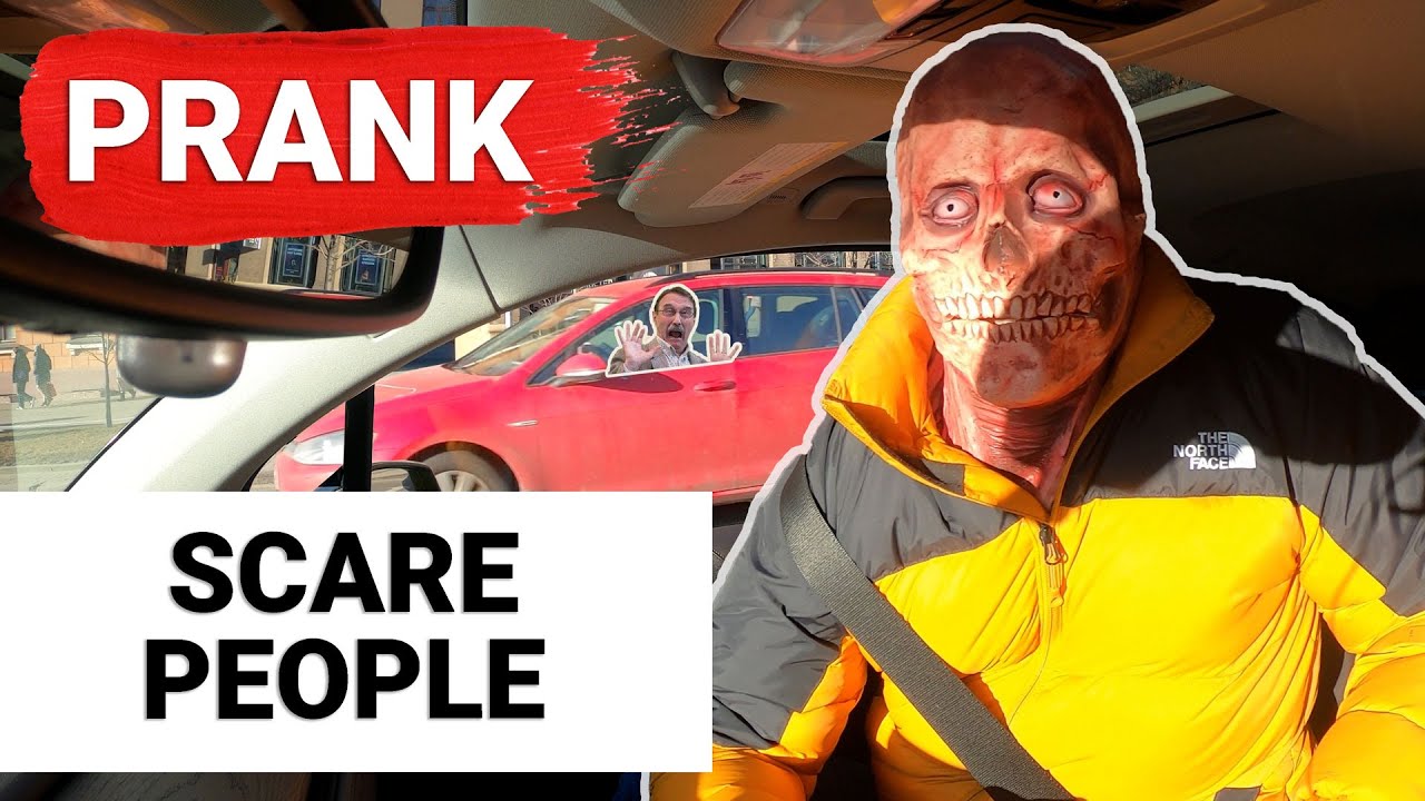 PRANK 🙀 terrible mask to scare people - YouTube