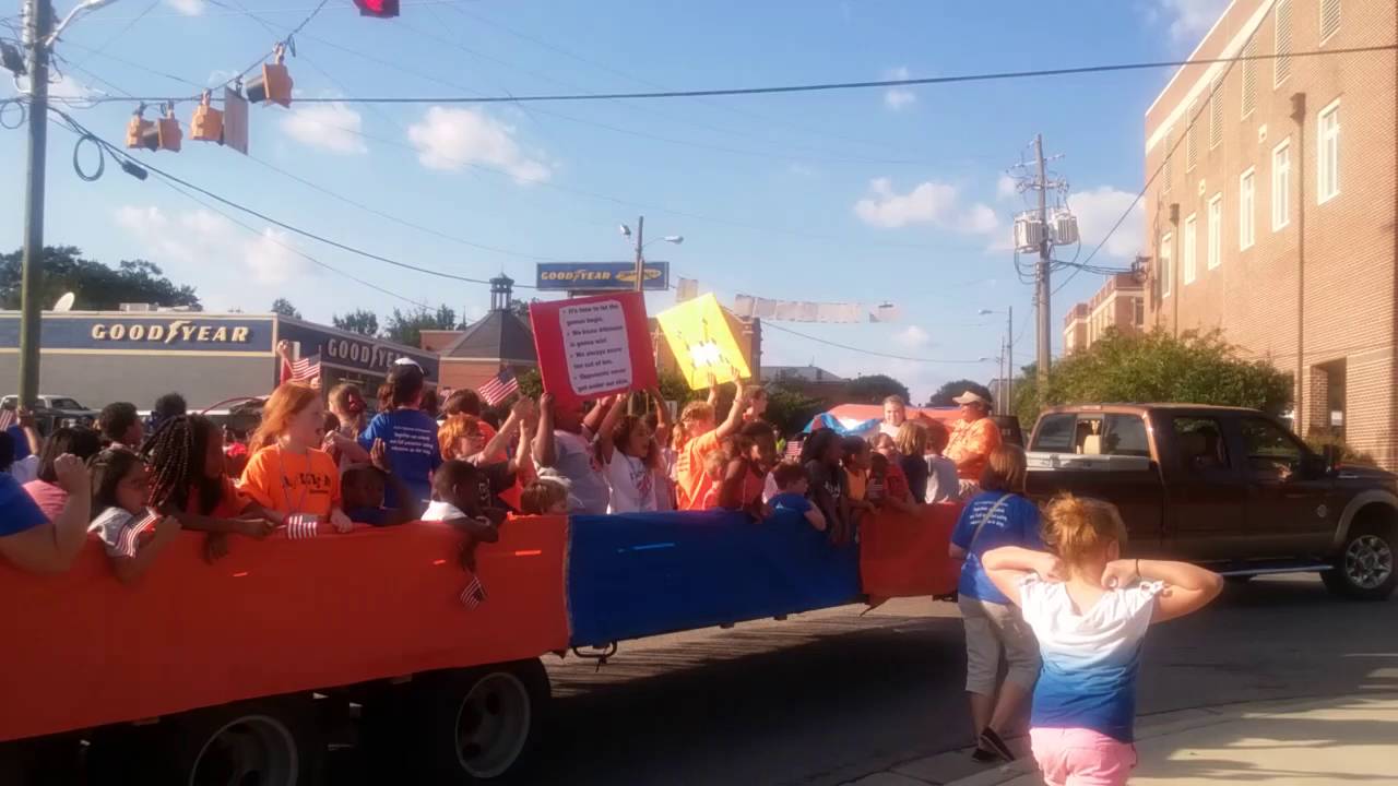 John on parade float for NHS Homecoming - YouTube
