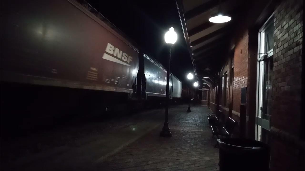 Railfanning at the Gainesville,Tx depot along the BNSF Ft Worth/Red Rock Sub. 08/13/2022 - YouTube