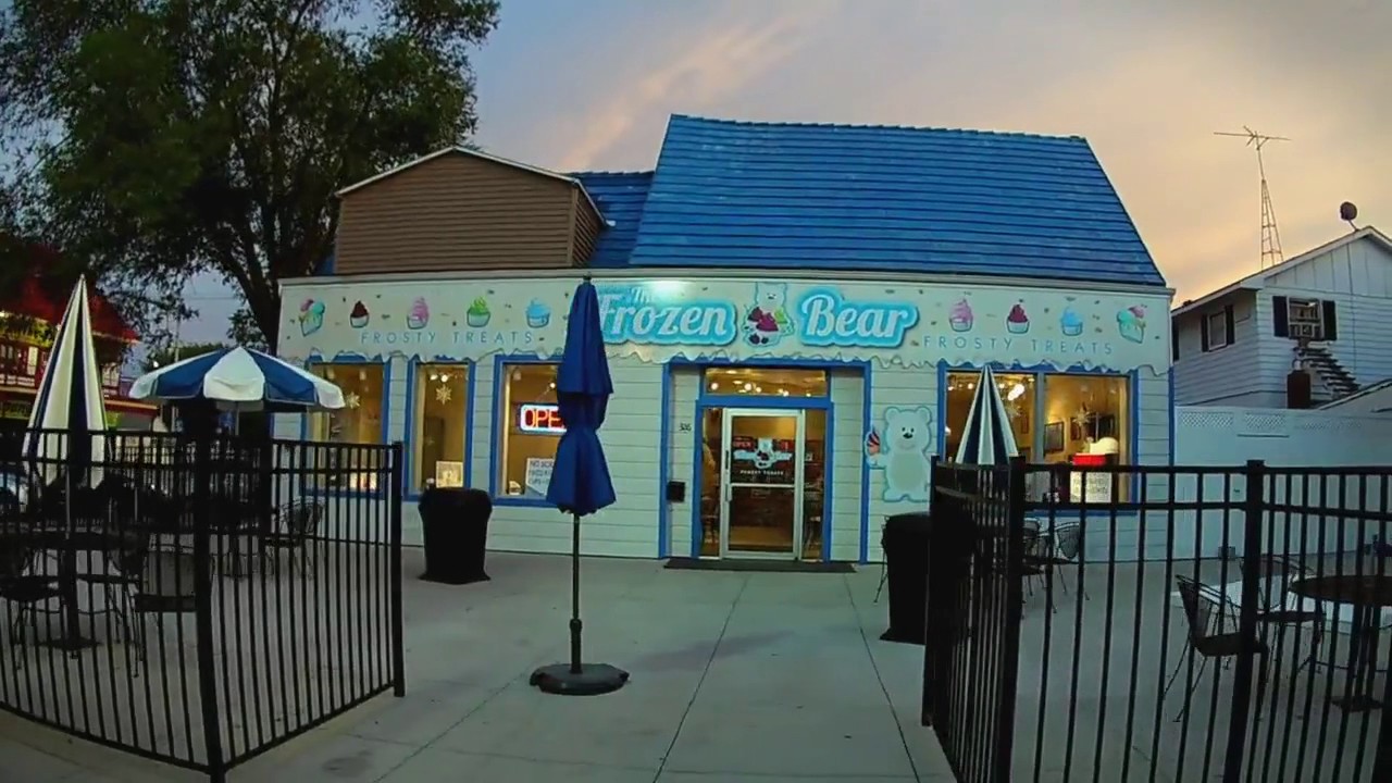 Walk through Wisconsin Dells downtown - YouTube