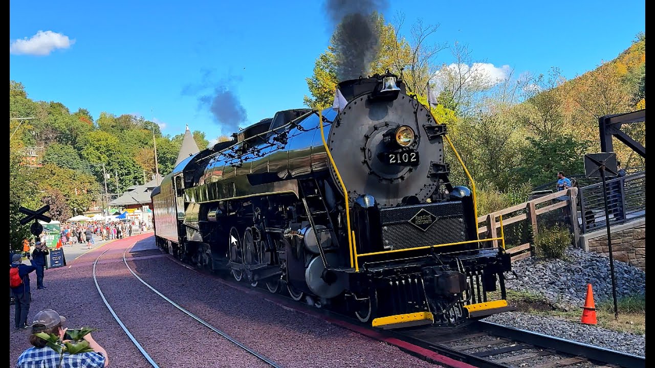 Reading & Northern T1 #2102 4-8-4 steam locomotive, backs out of Jim ...