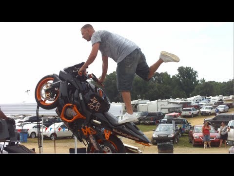 Kawasaki 1000 Ninja Guy Riding A One Legged Wheelie - YouTube