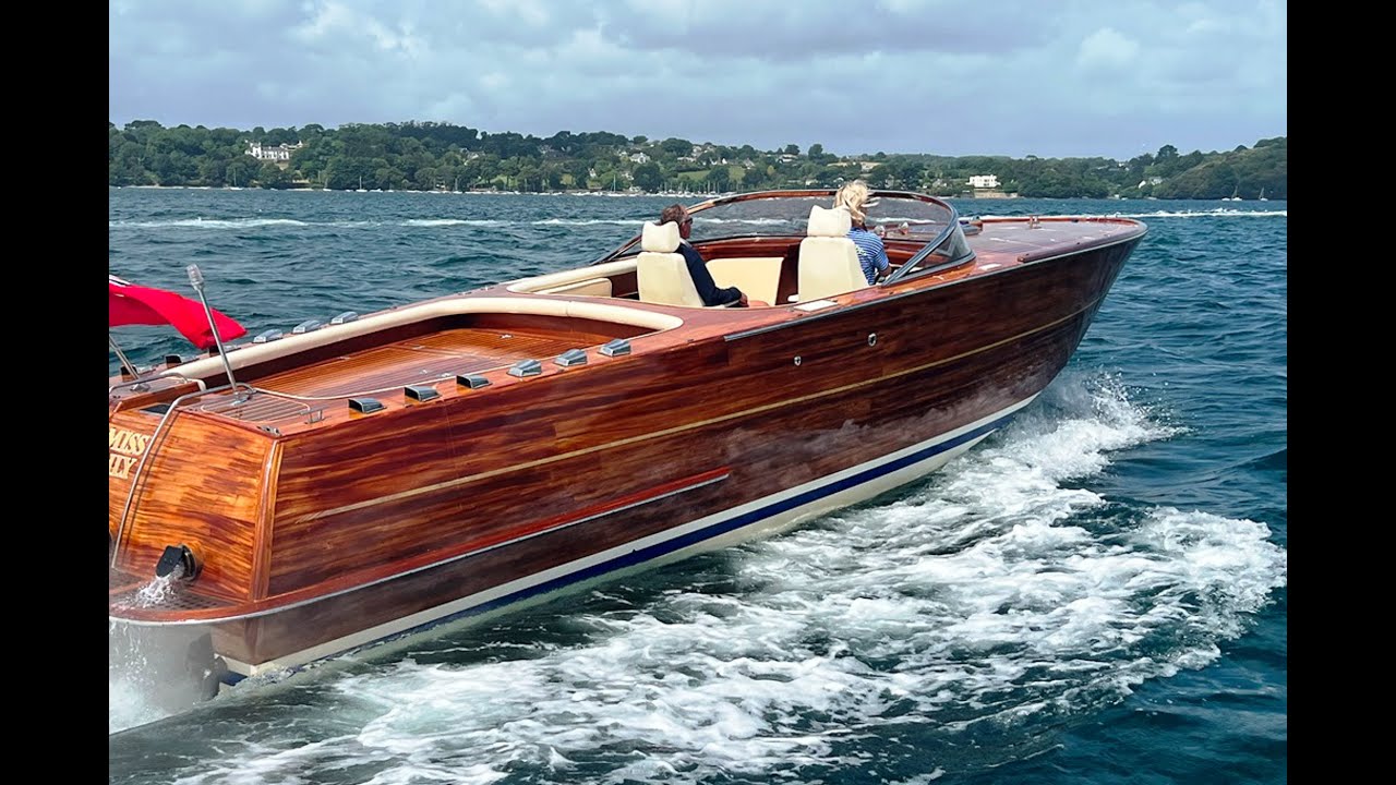 CUSTOM CLASSIC MOTOR LAUNCH - RIVA STYLE - YouTube