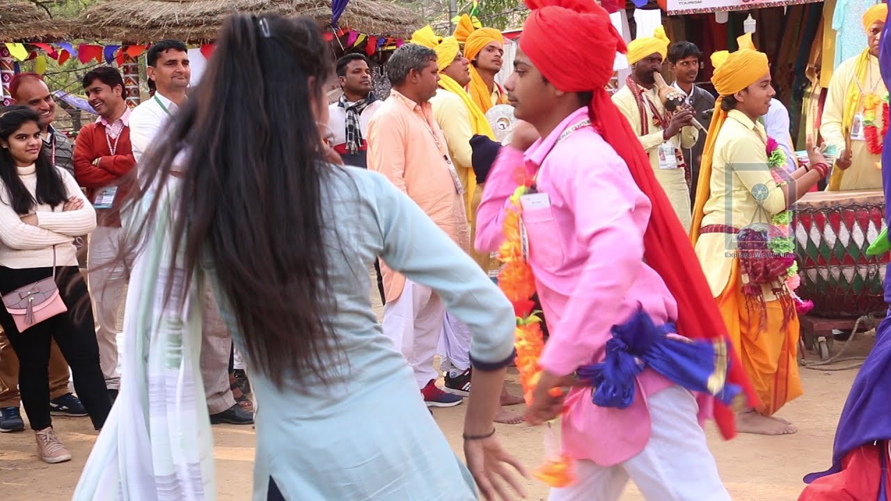 Indian Girls folk dance ( Nagada ) at Surajkund mela - YouTube