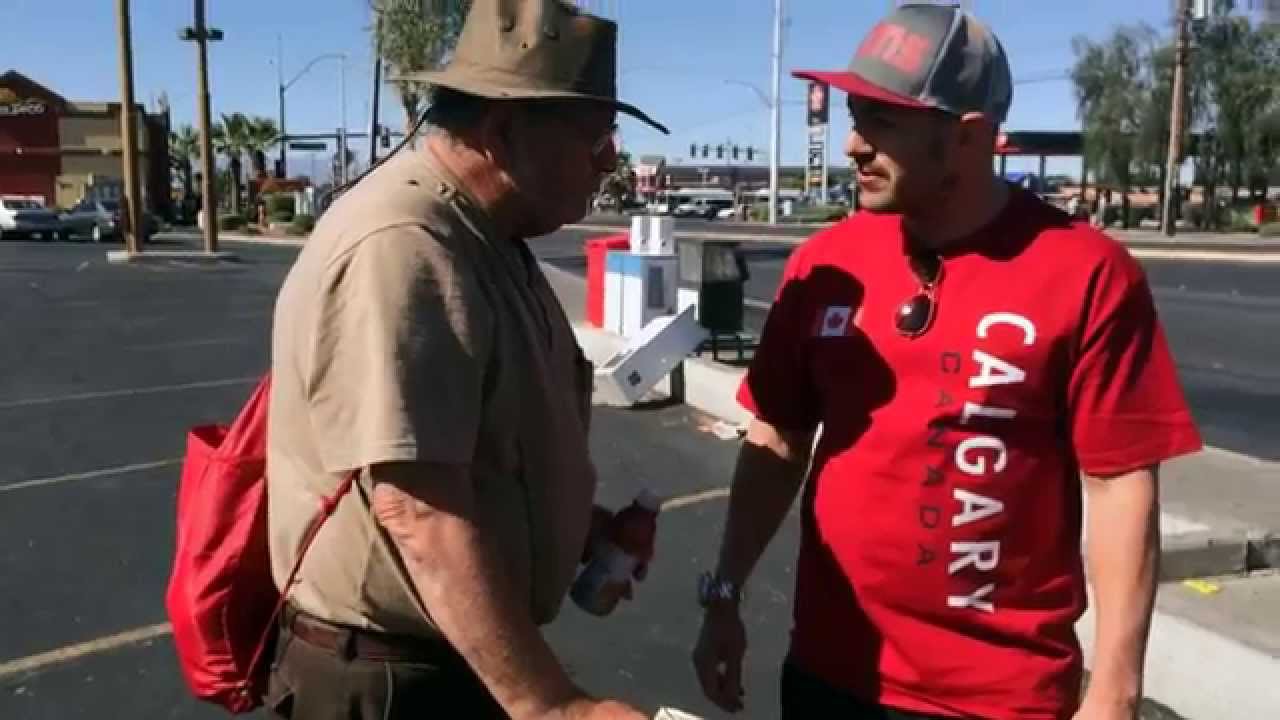 Giving Money To Strangers in Las Vegas [Pay It Forward] - YouTube