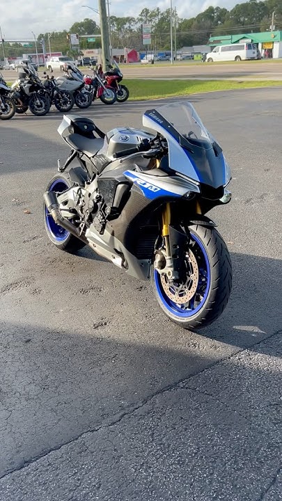 2017 YAMAHA YZF-R1M w/ exhaust - YouTube