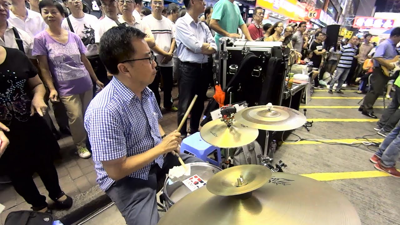 舞女 (鼓手Ben哥) + 往事只能回味 (鼓手Lou仔) - 林太 2016年 - 3L樂隊香港旺角街頭表演 BN - YouTube