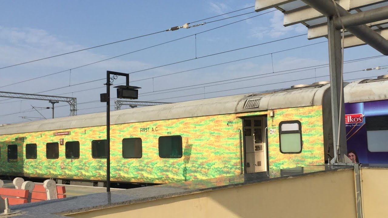 DOON EXPRESS 13009 TRAIN JOURNEY AC FIRST CLASS COUPE FROM LUCKNOW ...