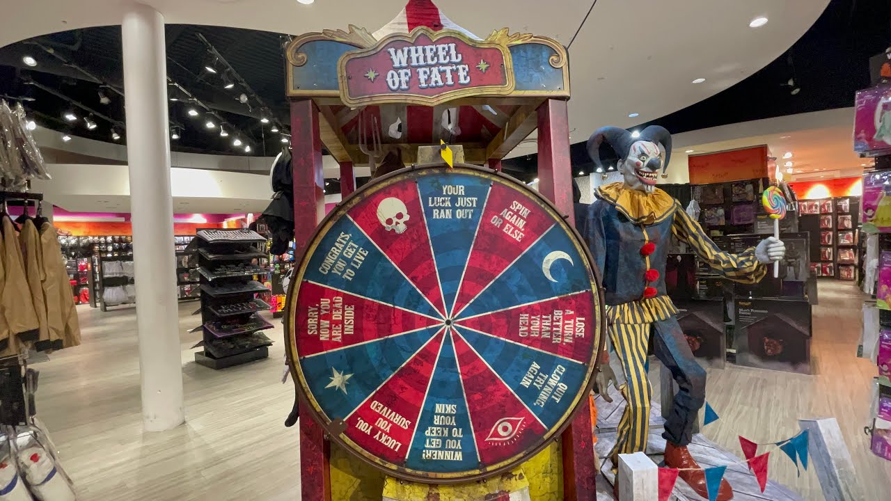 Nibbles the Clown 2024 Animatronic at Spirit Halloween Store - YouTube