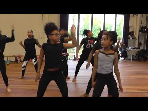 Serge Koffi en Afro Mix Décalé