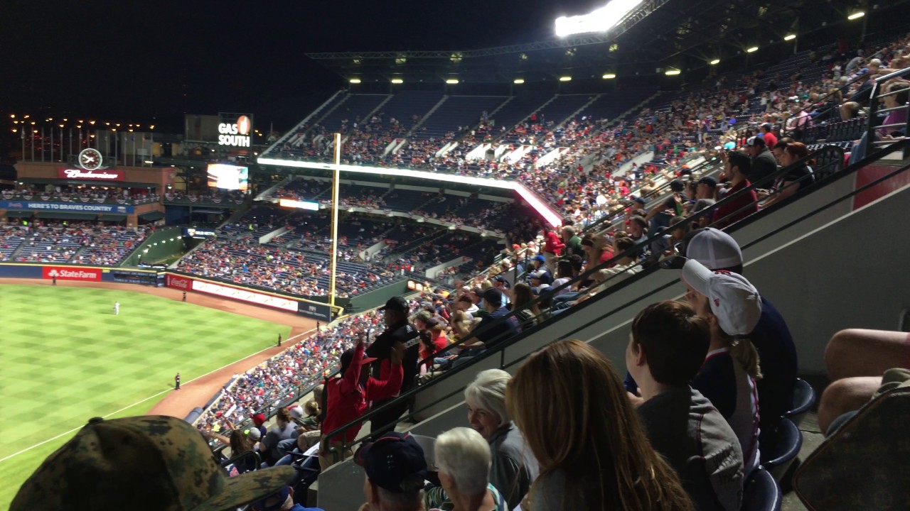 Atlanta Braves Tomahawk Chop - YouTube