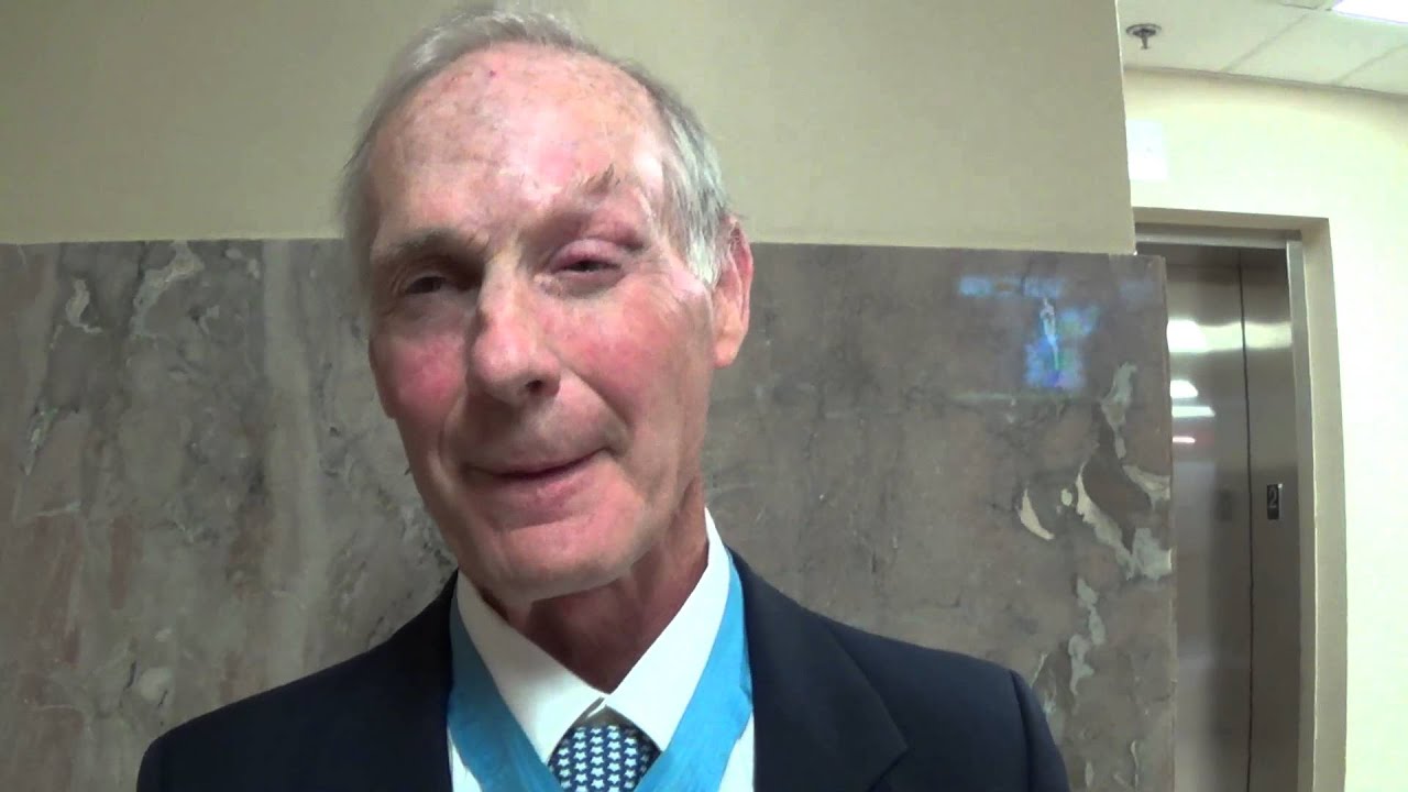 Tom Norris, Medal of Courage award for Wrestling Hall of Fame - YouTube