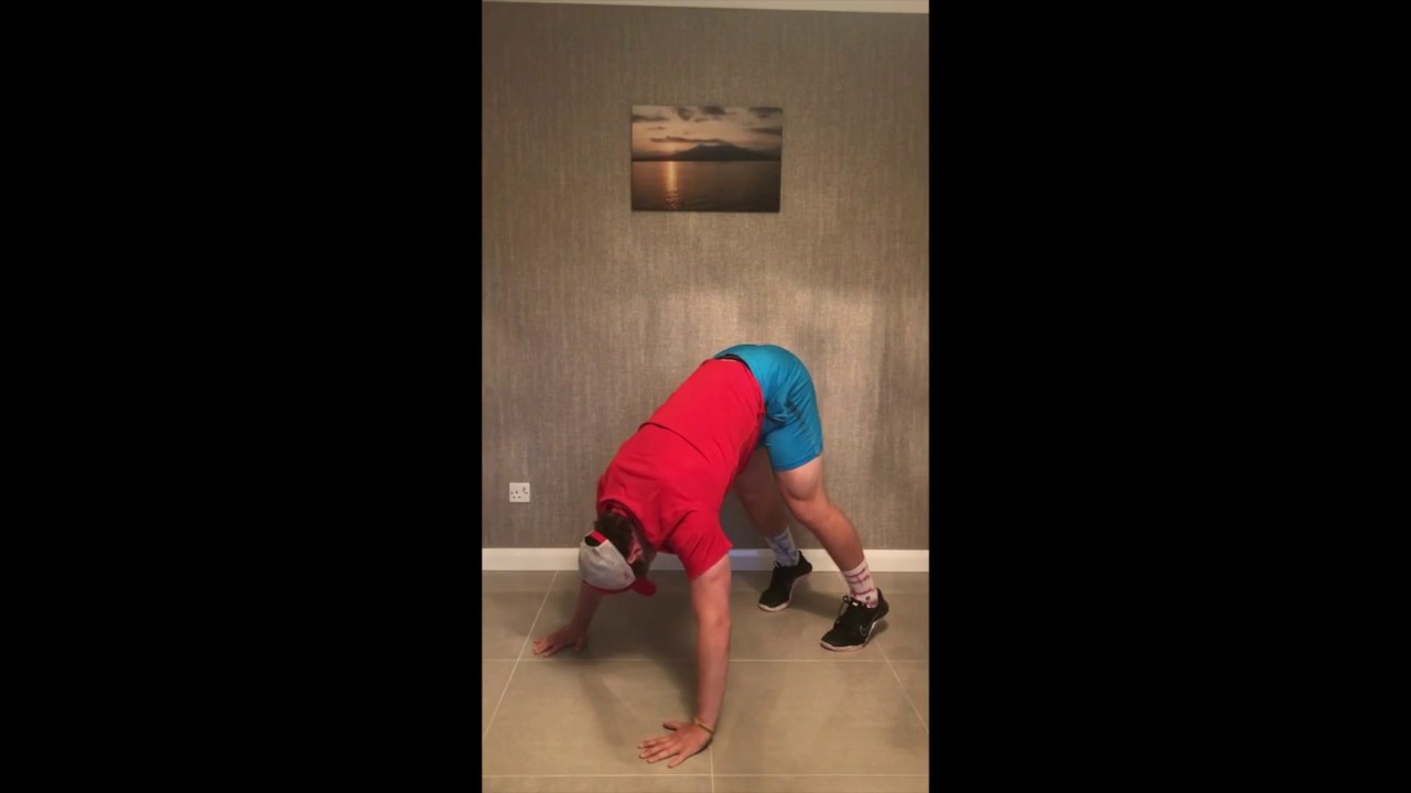 Pike press (bodyweight shoulder press) - YouTube