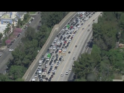 405 crash: 10-vehicle collision involving 2 big rigs causes massive ...