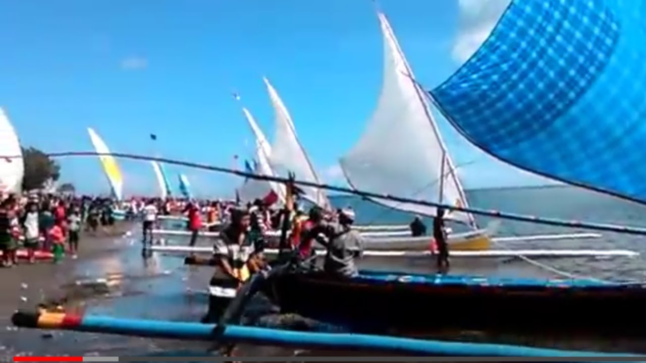 Balapan perahu layar selat bali - YouTube