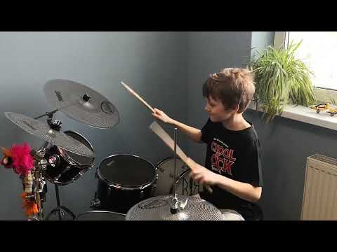 11yo: Drumeo #30DayIndependence & #AlesisStrataPrime