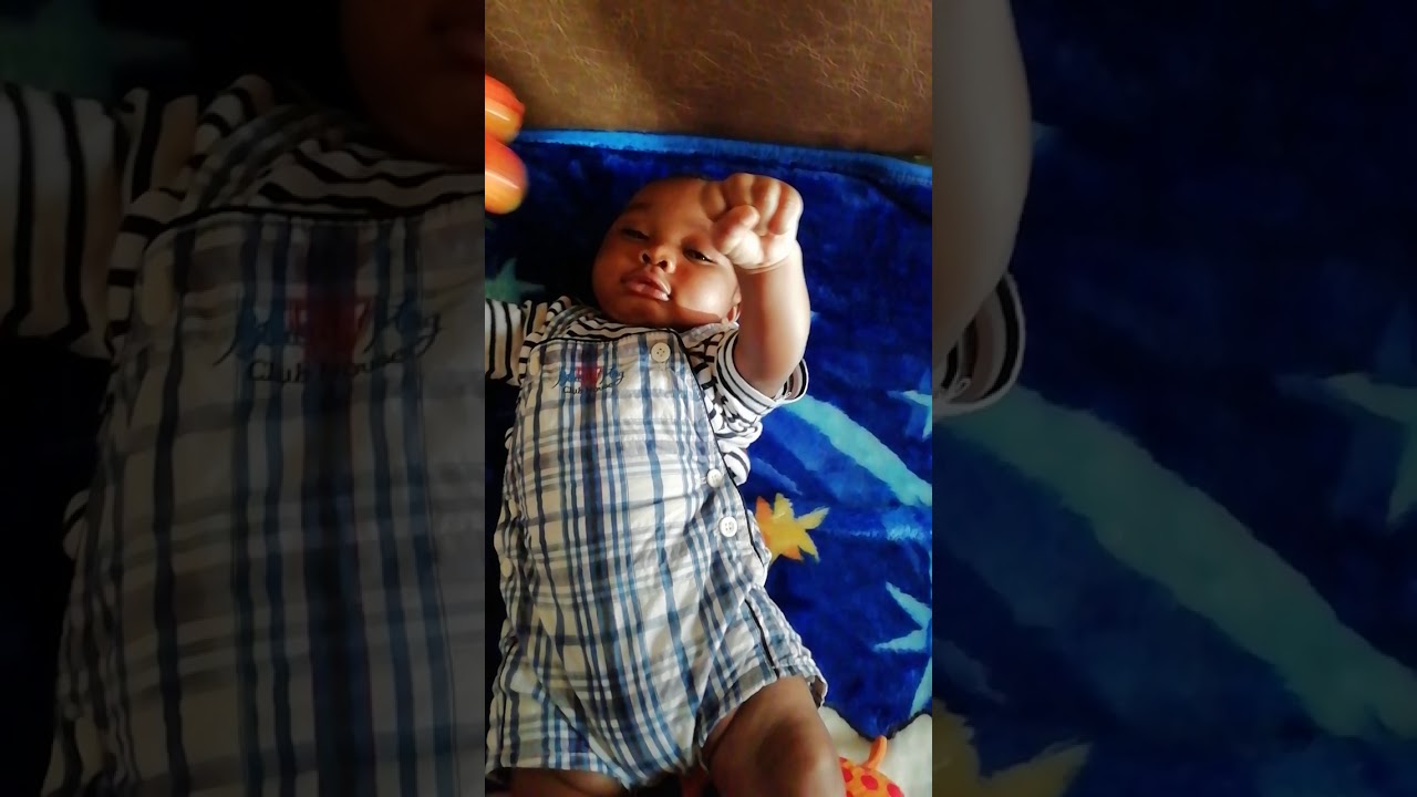 Bébé Raïs 2mois et demi - YouTube