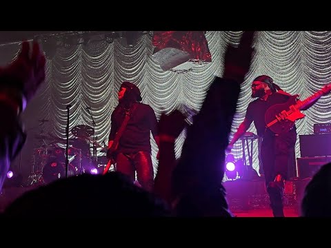 Mutts Don't Heel Tour: Leon Thomas - LUCID DREAMS/VIBES DON'T LIE - YouTube