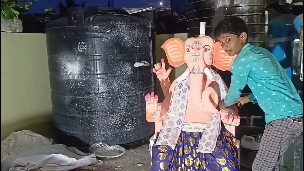 HOW TO MAKE GANPATHI / MATTI GANAPATHI ELA CHEYYALI // Eco Friendly ...