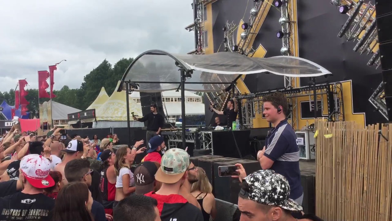 Sefa - Singing a song @ Yellow stage Defqon.1 2017 - YouTube