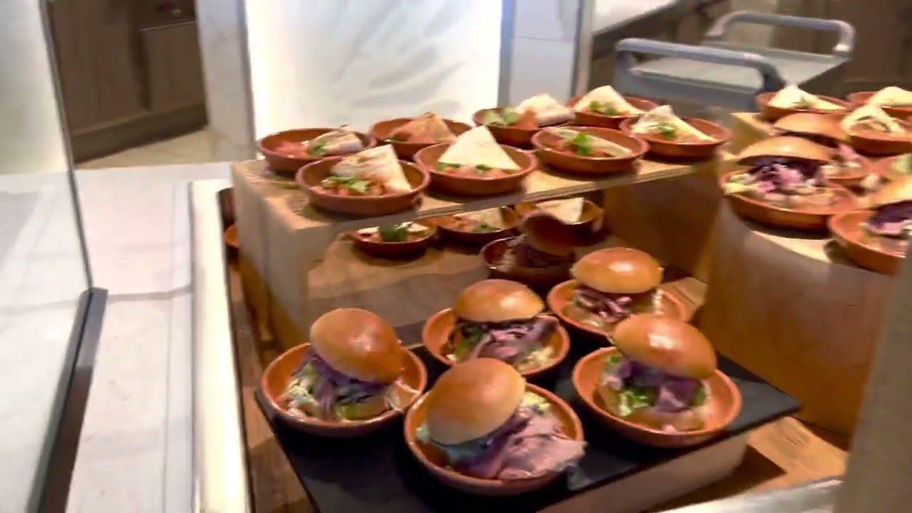 Discovery Princess - Dinner in the Buffet - YouTube