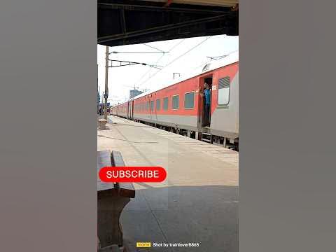 BANARAS SF EXPRESS SKIP ANAND VIHAR TERMINAL IndianRailway high speed train #Shorts#trending # ...