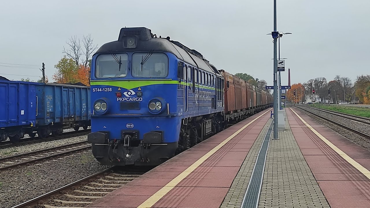 ST44-1258 z innofreightami w Szczytnie - YouTube